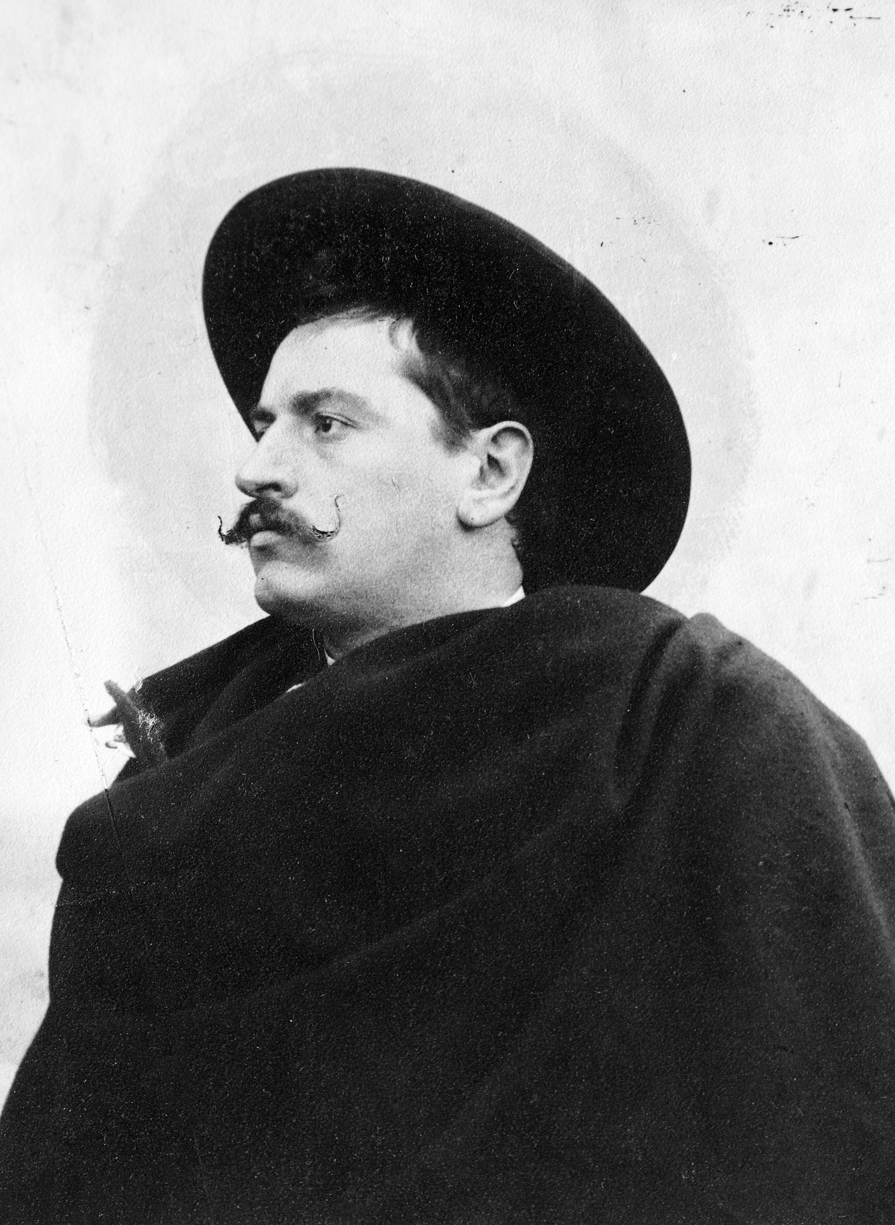 EMILIO TROMBARA - Sculptor - Archivio Storico Barilla